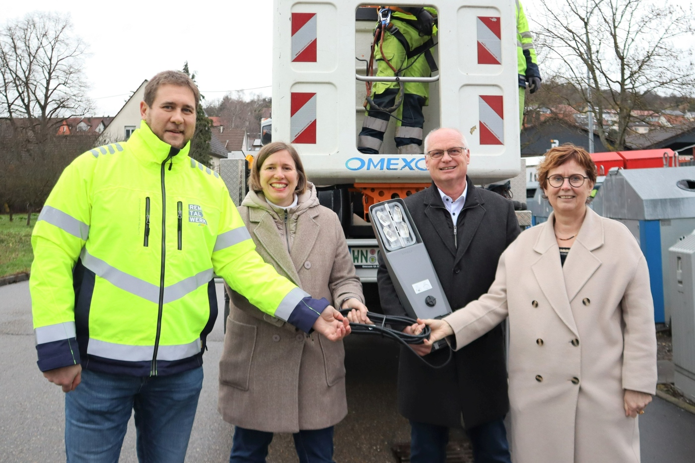 Bürgermeister Reinhard Molt erkundigt sich über LED-Umrüstung der ...